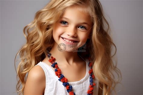 明媚笑靥小女孩高清图片下载 正版图片600887411 摄图网
