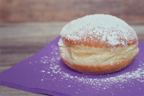 무료 이미지 요리 사육제 빵 굽기 닫기 디저트 먹다 생과자 반죽 도넛 칼로리 달콤한 접시 패스트리 가루 설탕 설탕을 입힌다 착빙 베를린