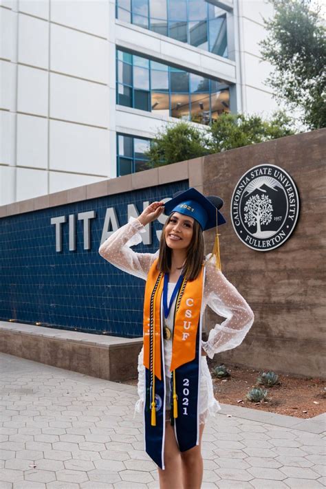 Csuf Grad Photos Graduation Picture Poses College Graduation Pictures Poses Graduation Pictures