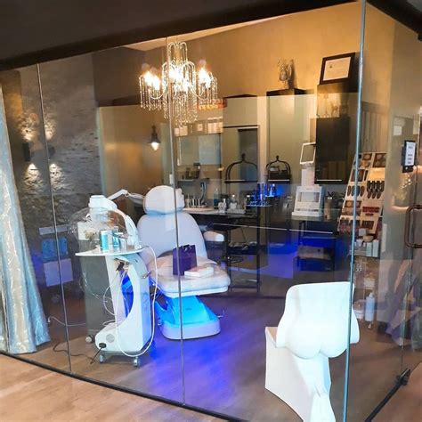 작은얼굴이야기 작은얼굴이야기 Added A New Photo — At 작은얼굴이야기