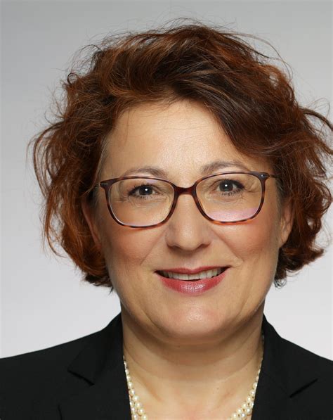 Andrea Khom Frau Im Fokus