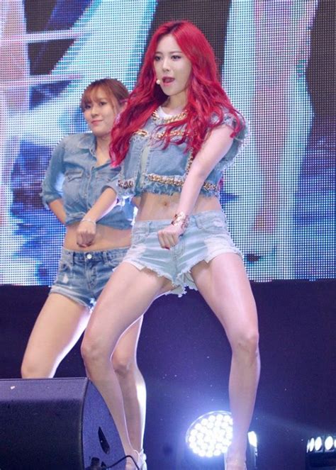 여자아이돌 쩍벌 내전근 청청 패션 아이들 스포츠