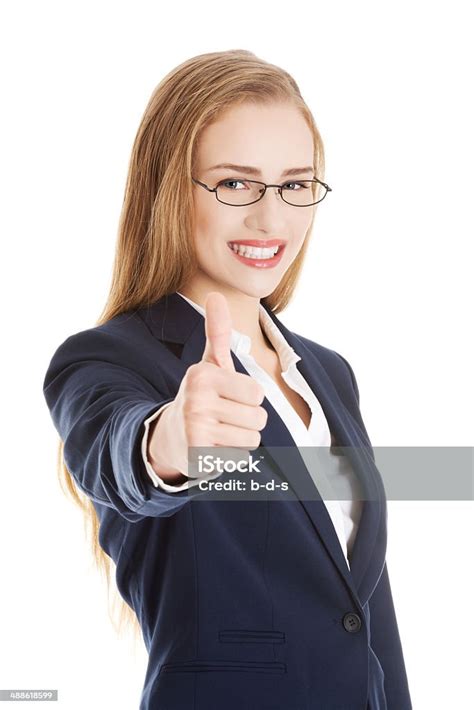 아름다운 비즈니스 여자 자신의 엄지 바라요 표시중 양호한가 경외감에 대한 스톡 사진 및 기타 이미지 경외감 계약서 고용과 노동 Istock