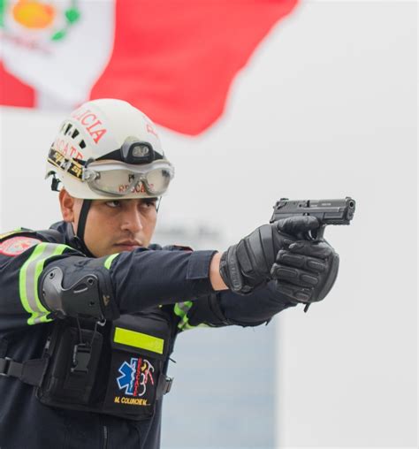 Sig Sauer Favorecida En Proceso Compra Pistolas De Policía Del Perú