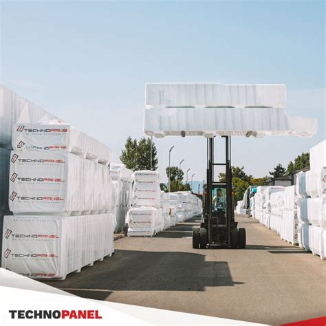 Нашите висококачествени сандвич панели са на път към следващия голям проект 🌟 В Технопанел