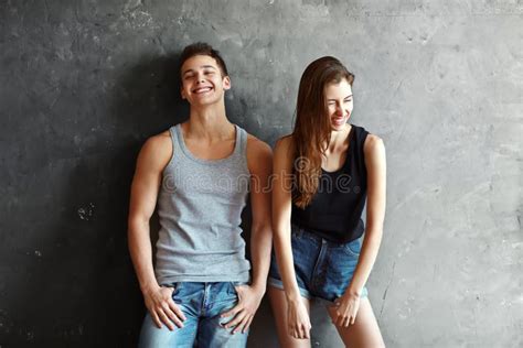 Junger Mann Mit Dem Nackten Torso Stockbild Bild von kerl männlichkeit