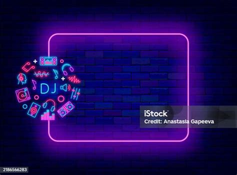 Dj 댄스 이벤트 네온 광고 나이트 클럽 파티 초대장 빈 보라색 프레임과 아이콘이 있는 원 레이아웃 공간을 복사합니다 텍스트 편집 벡터 스톡 일러스트레이션 Dj에 대한 스톡