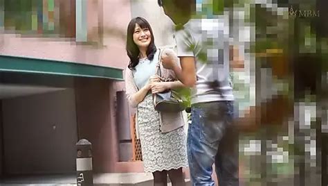 M638g08 Eine Verheiratete Frau Die Mit Einem Fremden Mit Einem Fremden Ins Hotel Kommt Ist