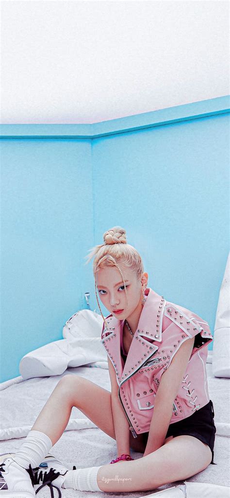 ITZY Wallpapers On Twitter Itzy Wallpaper Kpop Girls