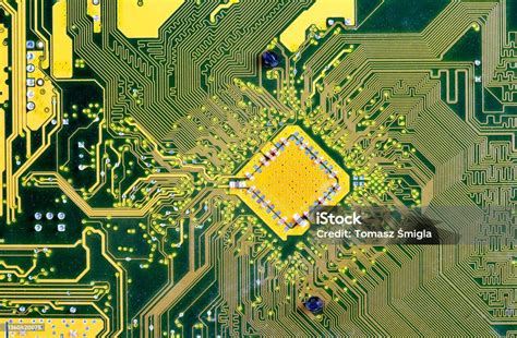 노란색 녹색 컴퓨터 회로 기판 Pcb 마더 보드 추상적 인 배경 텍스처 배경 개체 구조 세부 사항 극단적 인 클로즈업 아무도