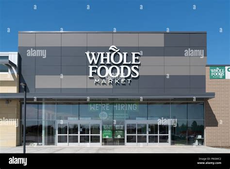St Paul Mn Usa May 7 2017 Whole Foods Market Exterior And Logo