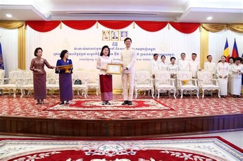 ទស្សនារូបភាព៖ សម្តេចកិត្តិព្រឹទ្ធបណ្ឌិត ប៊ុន រ៉ានី ហ៊ុនសែន អញ្ជើញសំណេះសំណាលជាមួយថ្នាក់ដឹកនាំ