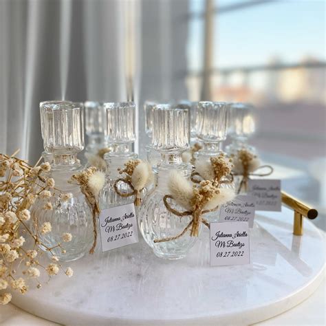 Wedding Favors Empty Glass Cologne Bottles Designed With Dried Natural