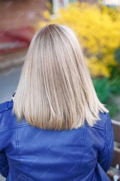 Premium Photo Female Back With Short Straight Blonde Hair