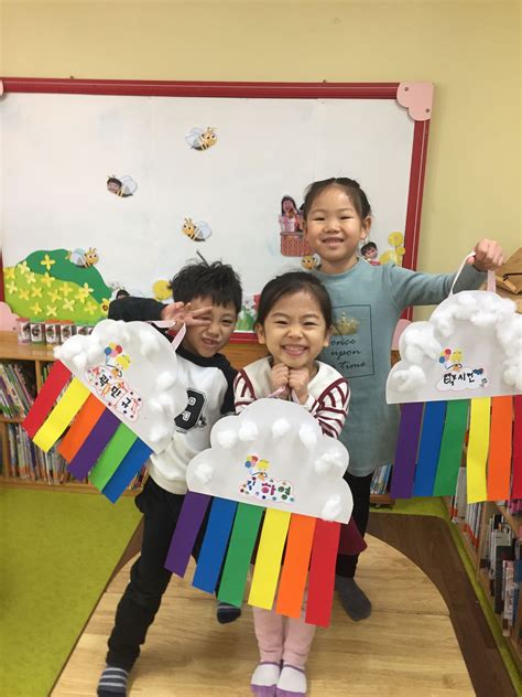 무지개 구름 꾸미기 무지개 구름 속 내 이름 꾸미기 이름꾸미기 이름 꾸미기 미술 유치원 미술 활동 미술놀이 유치원놀이 Arte Pré Escolar Projetos