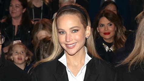 Jennifer Lawrences Hilariously Relatable Dior Show Wardrobe Malfunction
