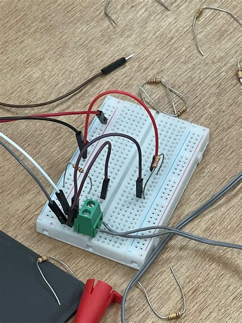 finding beam deflection in a wheatstone bridge using a single strain