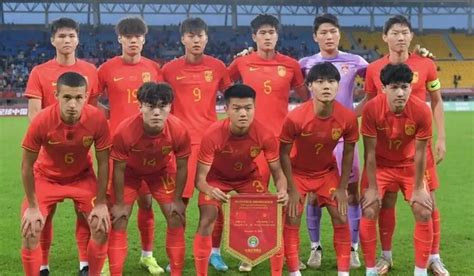 国青2 1让伊万挖到宝！19岁后腰闪耀，获董路盛赞：很快超王上源