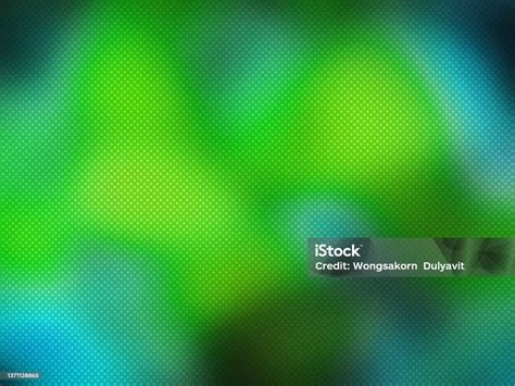 천막 레이어가 있는 흐릿한 그라데이션 녹색 및 파란색 색상 배경 추상적인 원 패턴 배경으로 미래지향적인 개념을 위한 것입니다 크리스탈 배경의 하프톤 패턴 녹색에 대한 스톡
