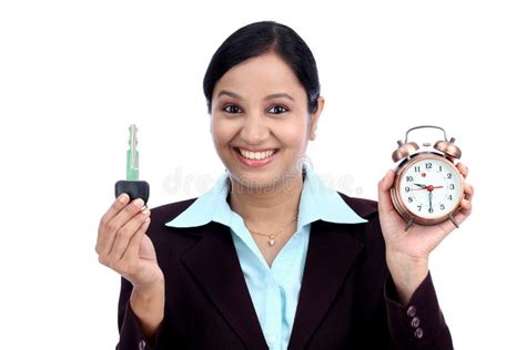 Mujer De Negocios India Joven Que Sostiene El Bulbo Imagen De Archivo Imagen De Muchacha