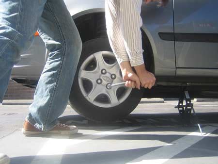 Easy Illustrated Instructions On How To Fix A Flat Tire