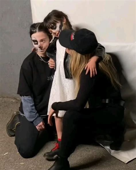 Mikey Madison Mia Love Disnard And Emmanuelle Pickett Atores Cantores Atrizes