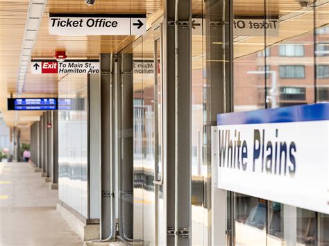 Wayfinding Ux For Built Environments Via Collective