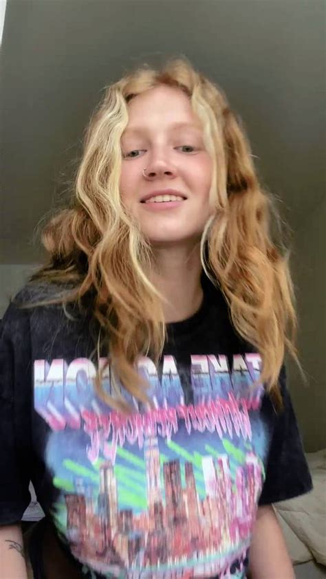 I Show You My Cute Titties Scrolller