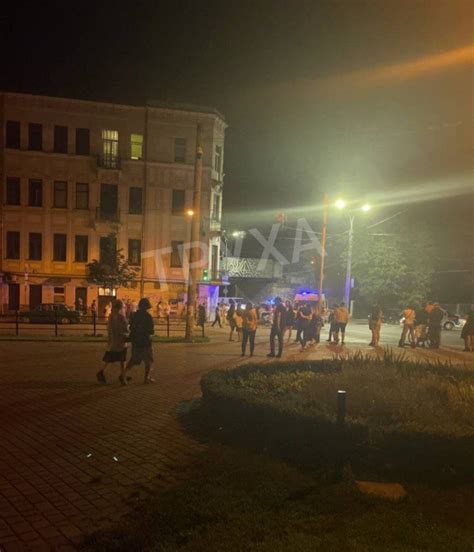 У центрі Львова обвалився балкон є постраждалий ФОТО ВІДЕО Читайте на Ukr Net