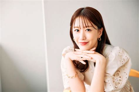 元宝塚歌劇団 花組トップ娘役・花乃まりあさん「家には常に焼きいもがあります」【食のトビラ】 元タカラジェンヌ 食と美のトビラ オレンジ