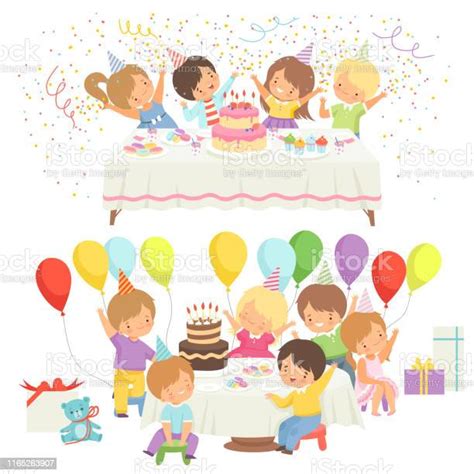 생일 파티 세트에서 행복한 아이 귀여운 소년과 소녀 케이크 벡터 일러스트와 함께 축제 테이블에 앉아 벡터에 대한 스톡 벡터 아트 및 기타 이미지 Istock