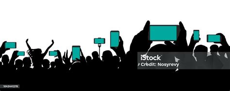 콘서트 계속 스마트폰 사람들의 군중 이벤트 쾌활 한 관객입니다 손 들고 휴대 전화입니다 흰색 배경에 실루엣 벡터 쥠에 대한 스톡 벡터 아트 및 기타 이미지 Istock