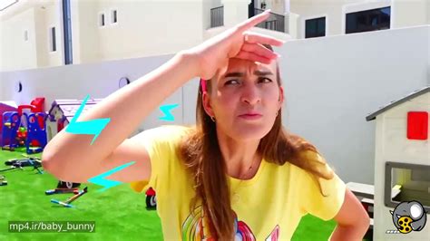 ولاد و نیکی ولاد و نیکی با ماشین های اسباب بازی سرگرم میشن فیلو