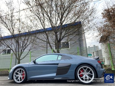 아우디 R8 퍼포먼스 고가의 단조 휠 보센 S21 01 아쉽게도 부식 변색으로 인해 약품 박리 후 알루미늄 상태에서 부식 방지 방청 코팅 후 깔끔하게 하이퍼 실버 휠도색