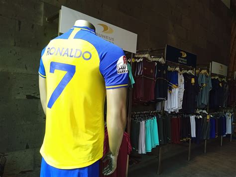 El efecto Cristiano Ronaldo desde adentro cuánto sale la camiseta en la tienda oficial del Al