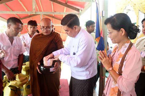 ရခိုင်ပြည်နယ်ဝန်ကြီးချုပ် ဦးထိန်လင်း ရဲတပ်ဖွဲ့ဝင်များနှင့် အထူးနေ့လယ်စာ စားပွဲတက်ရောက