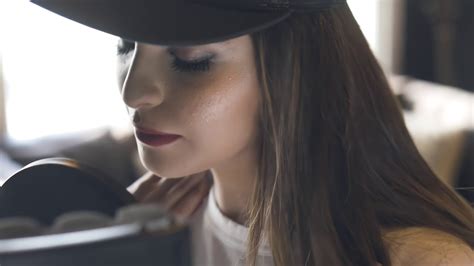 حلا كليب ممنوع اللمس Hala Mamnoo Ellames Music Video Youtube Music