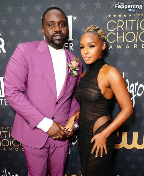 Janelle Monae Flashes Her Nude Boobs At The 28th Annual Critics Choice