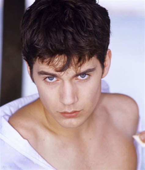 Henry Cavill Is A Greek God Henry Cavill Young Pictures Henry Cavill Young Aesthetic 90s