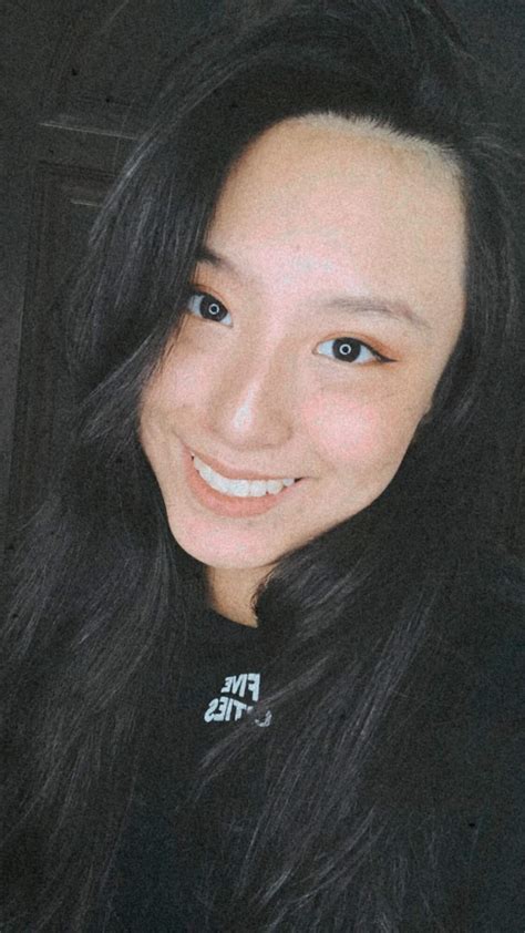 ချစ်စရာကောင်းတဲ့မျက်နှာချိုချိုလေးနဲ့ မေမေ့အလှကိုအမီလိုက်နေပြီဖြစ်တဲ့ ခိုင်သင်းကြည်ရဲ့သမီးလေး