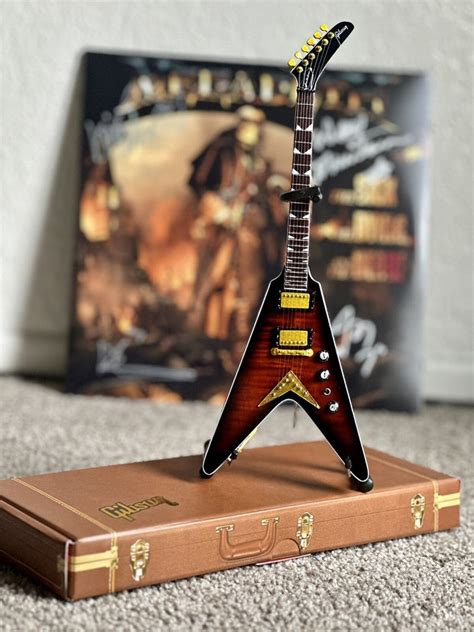Dave Mustaine Mini Guitar Flying V Amber Burst Megadeth Digital Limite