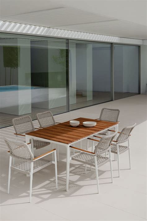 Conjunto de Mesa Retangular em Alumínio e Madeira de Teca 160x90 cm Katiana e 6 Cadeiras em