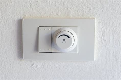 Can You Put A Dimmable Bulb In A Non Dimmable Socket