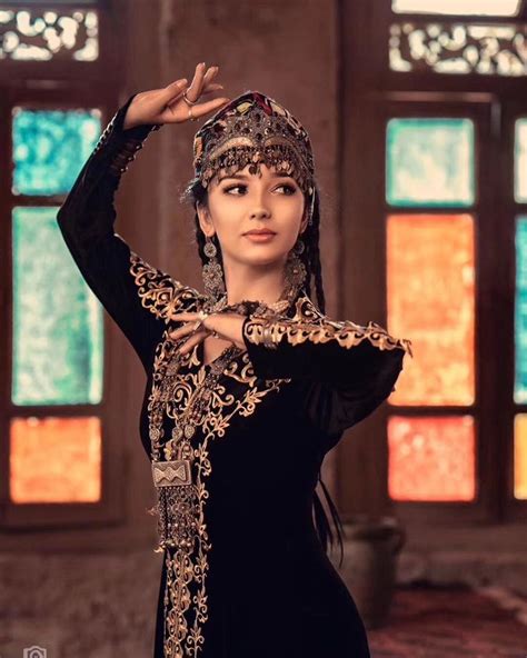 Uzbek girl Uzbekistan Узбечка | Traditional dresses, Uzbek clothing ...