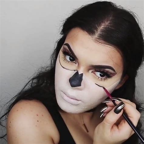Pretty Skeleton Makeup