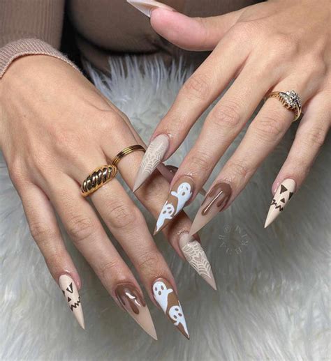 4 Witchy Nail Art Ideas That Are Stunningly Spooky Maniology
