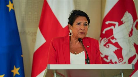 პრეზიდენტი „კოალიცია ცვლილებისთვის“ და „ძლიერი საქართველოს“ ლიდერებს შეხვდა