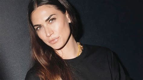 Melissa Satta Non Ci Sta Denuncia Gli Imbrattatori Di Giornali Per