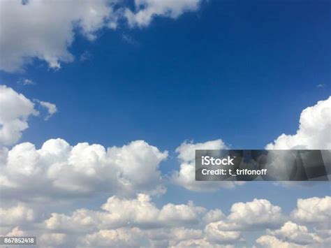 아름 다운 푸른 하늘 구름 배경입니다 하늘 구름입니다 구름 날씨 자연 구름 파란 하늘입니다 구름과 태양 푸른 하늘입니다 구름에