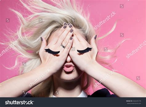 58 Imágenes De Women Selfie Closed Lips Imágenes Fotos Y Vectores De